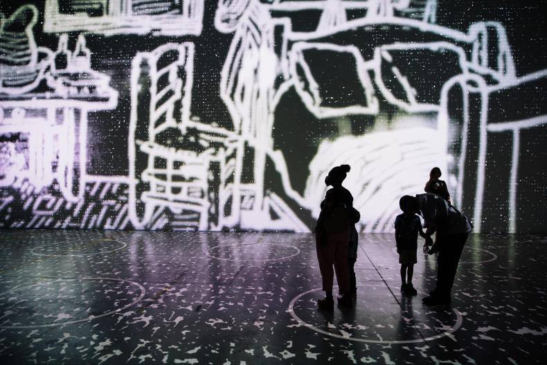 Using projection mapping technology to bring art to life