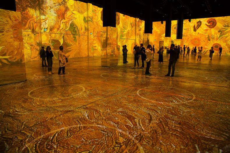 Using projection mapping technology to bring art to life